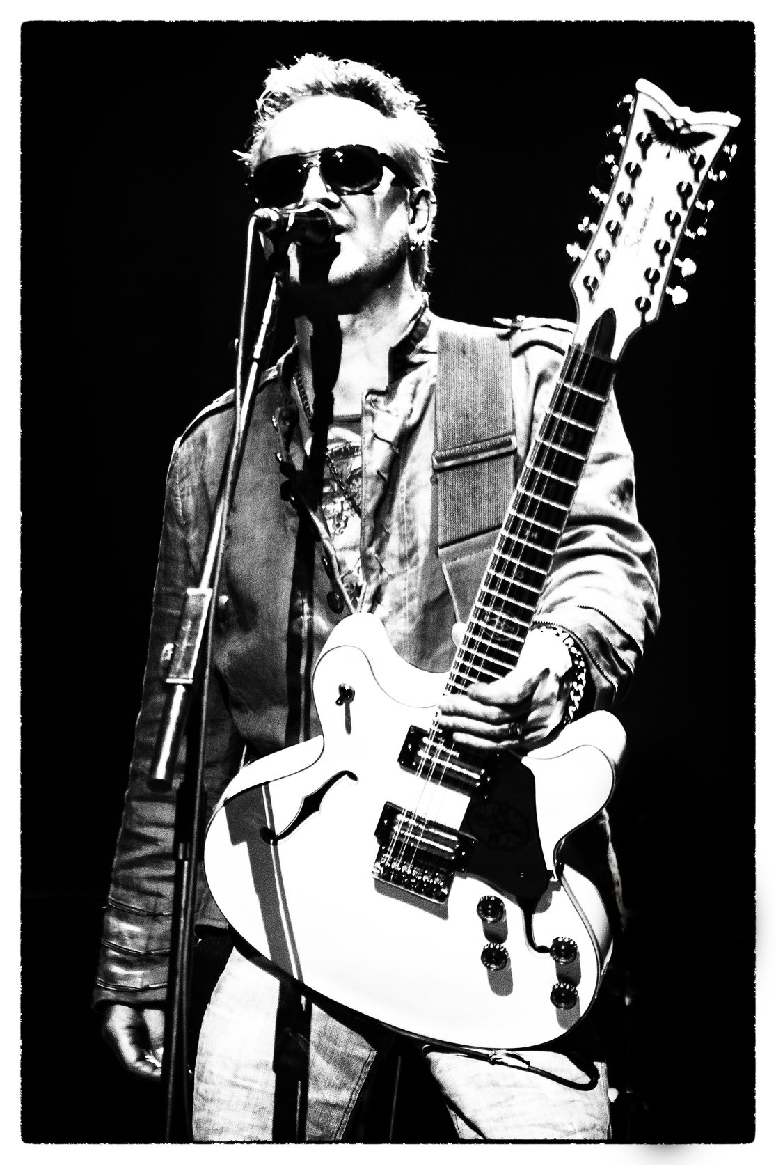 The Mission’s Wayne Hussey announces EU-UK tour & Schecter Guitar ...