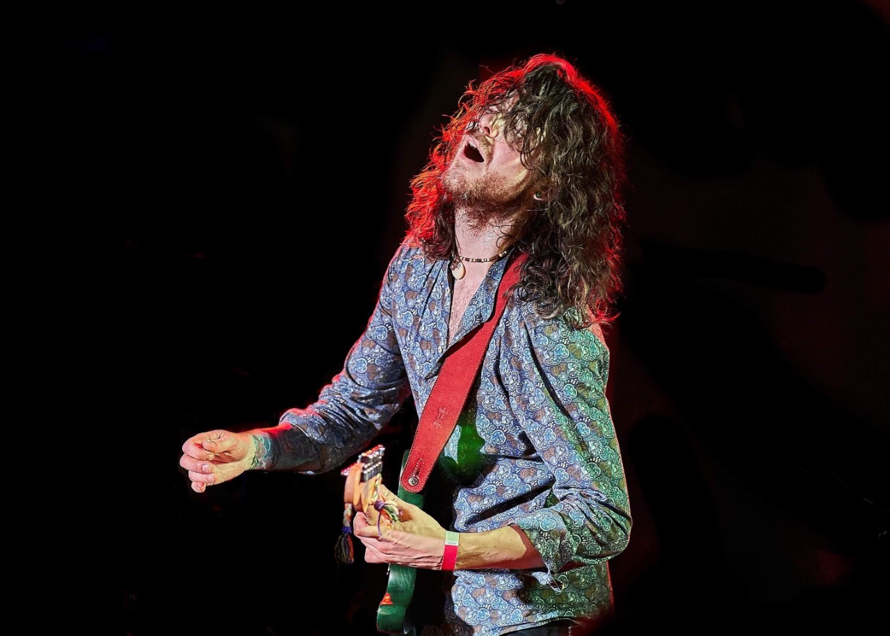 Dom Martin announces “Buried In The Hail” Autumn 2023 Album Tour ...